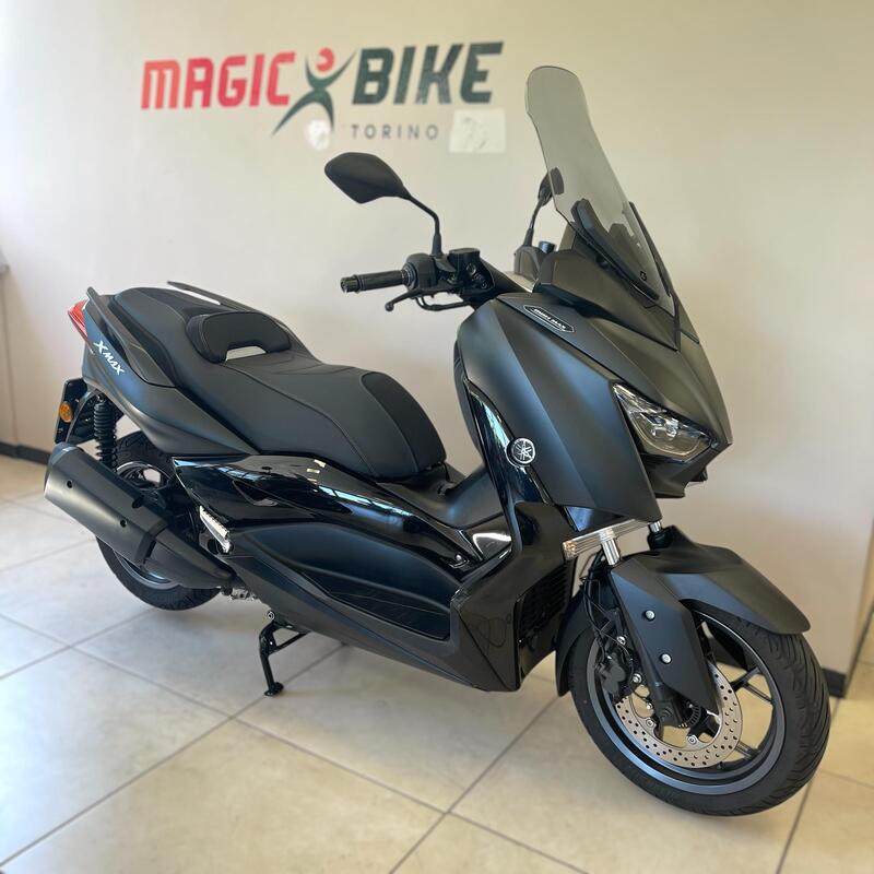 YAMAHA X-MAX 300 IRON - Magic Bike shop